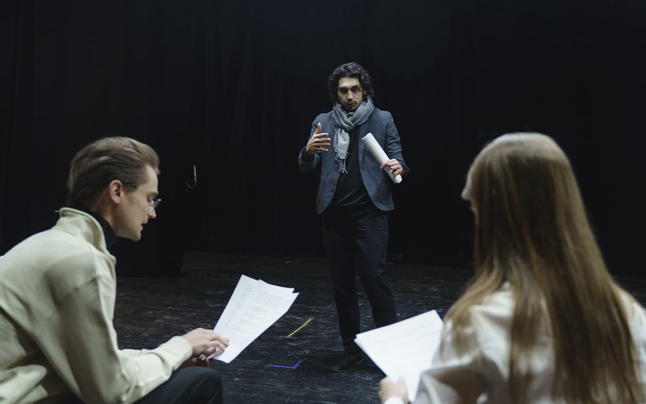 Records of the art world. Theatrical productions - Reviewsbyjudith